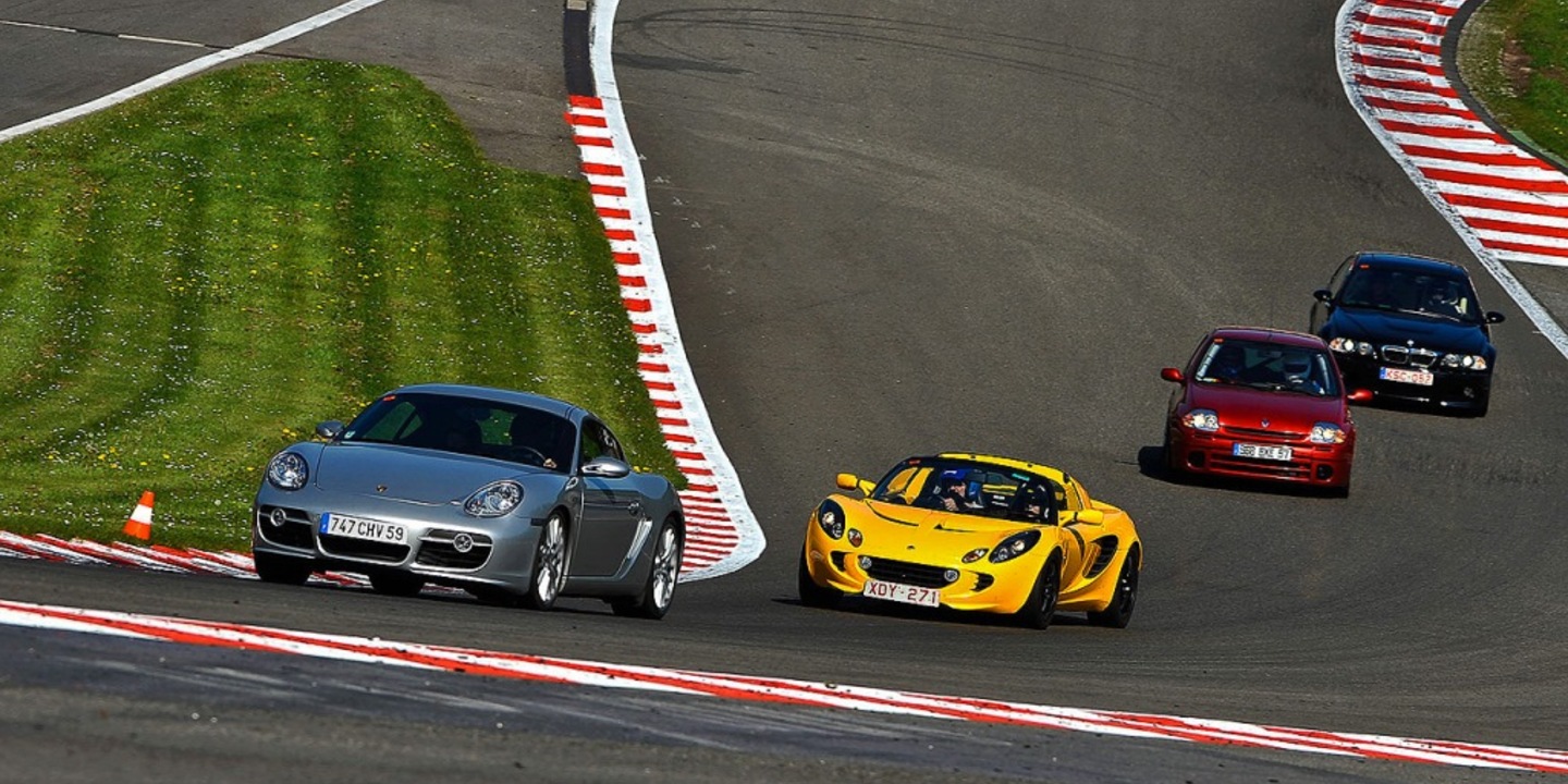Sur le circuit de Spa avec sa voiture | Moniteur Automobile