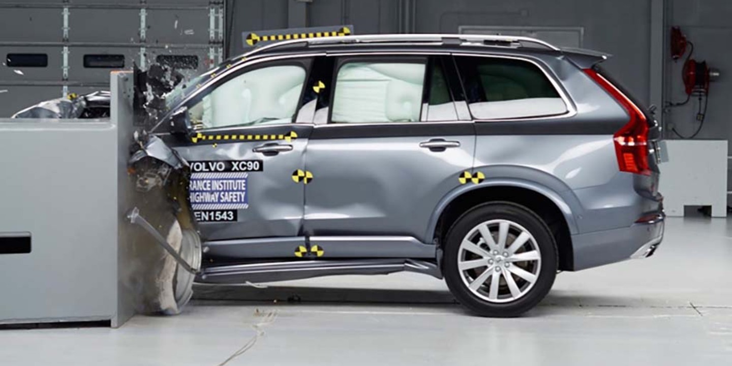 Volvo XC90 super crash test | AutoGids