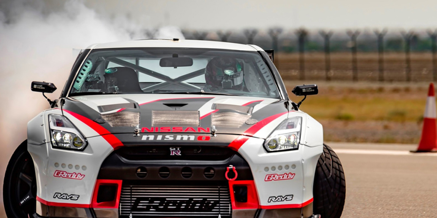 Nissan GT-R drift met 304 km/u | AutoGids
