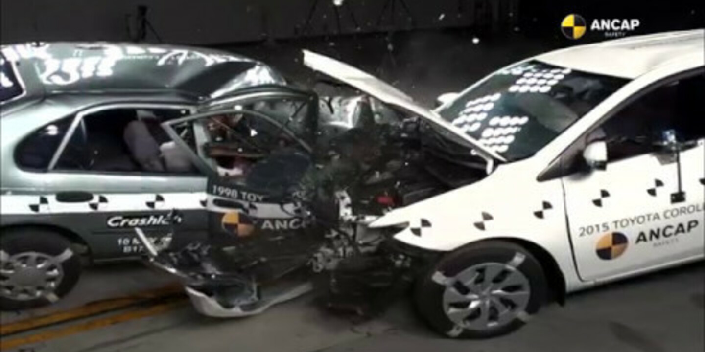 Crash-test entre Toyota Corolla de 2 générations | Moniteur Automobile