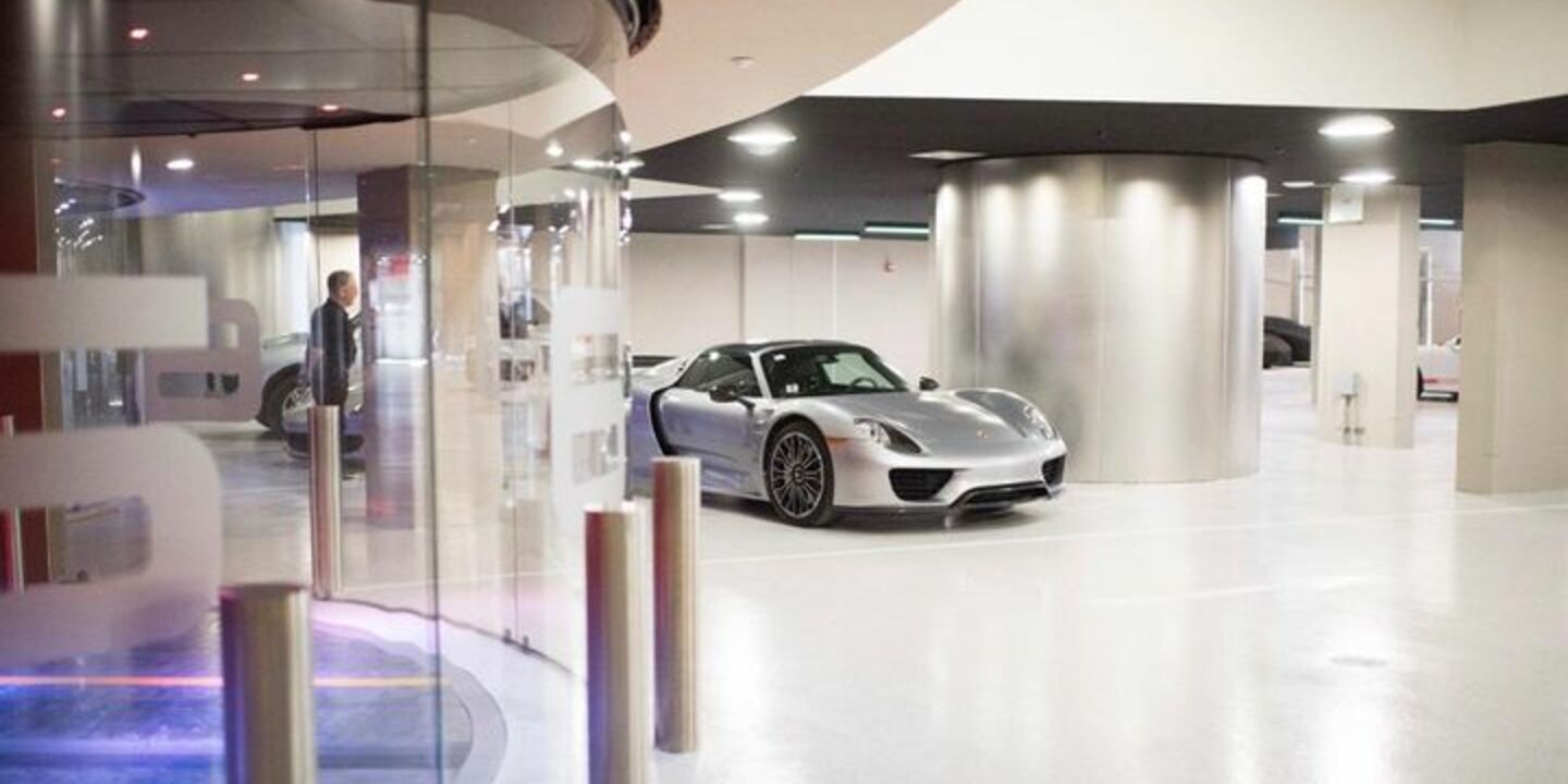 Porsche Design Tower : pour mettre sa Porsche dans son salon | Moniteur ...