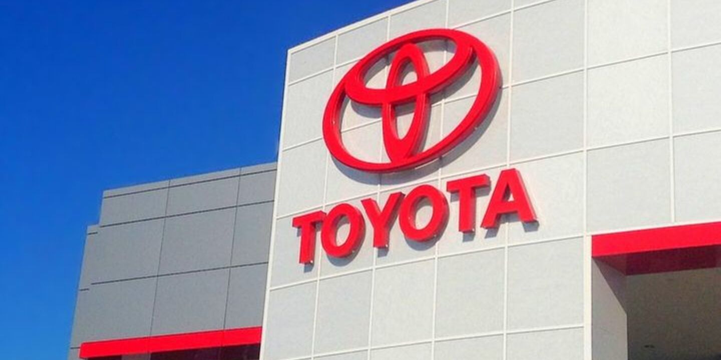 Toyota belooft betere resultaten door hoger loon | AutoGids