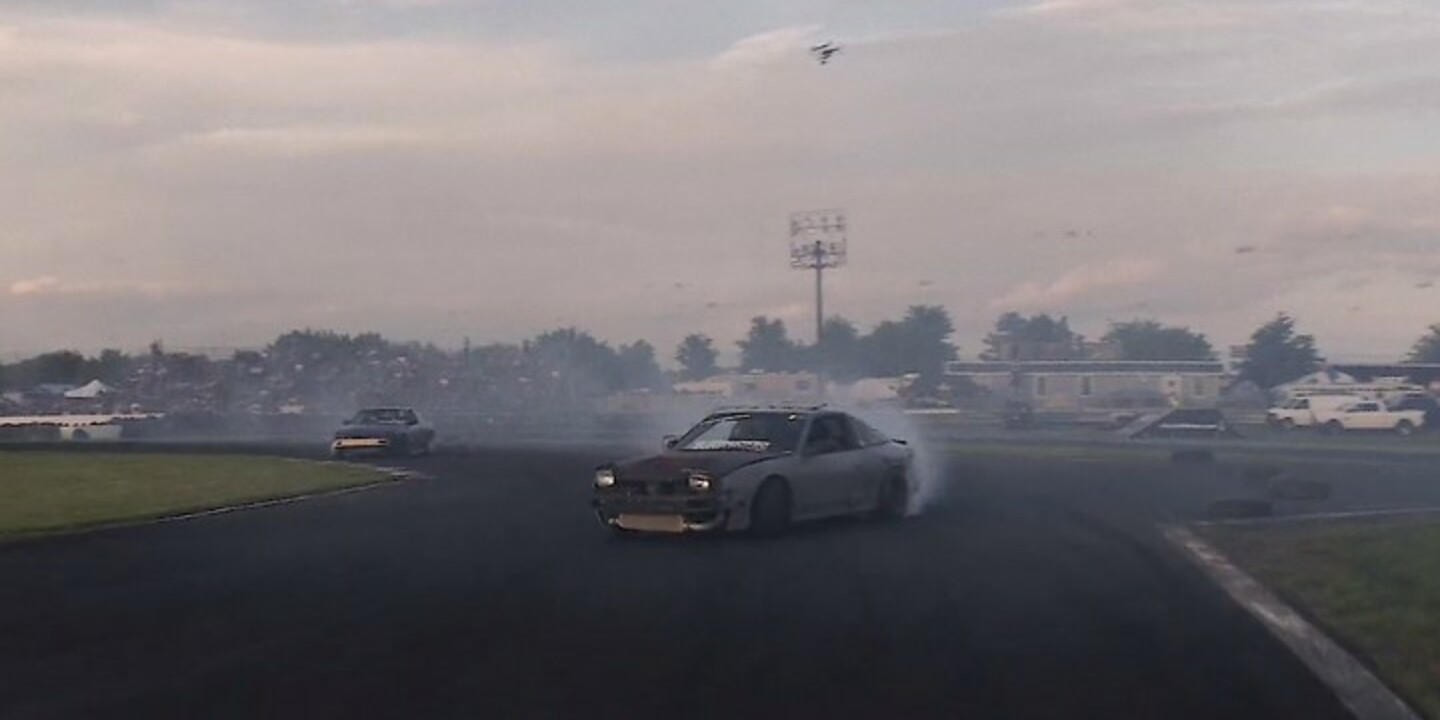 Drone in een driftwedstrijd | AutoGids