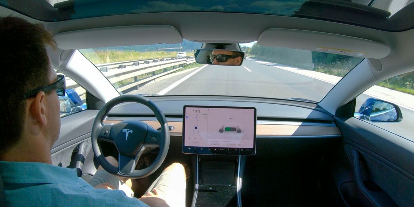 Tesla: systeem voor autonoom rijden opgeschort | AutoGids