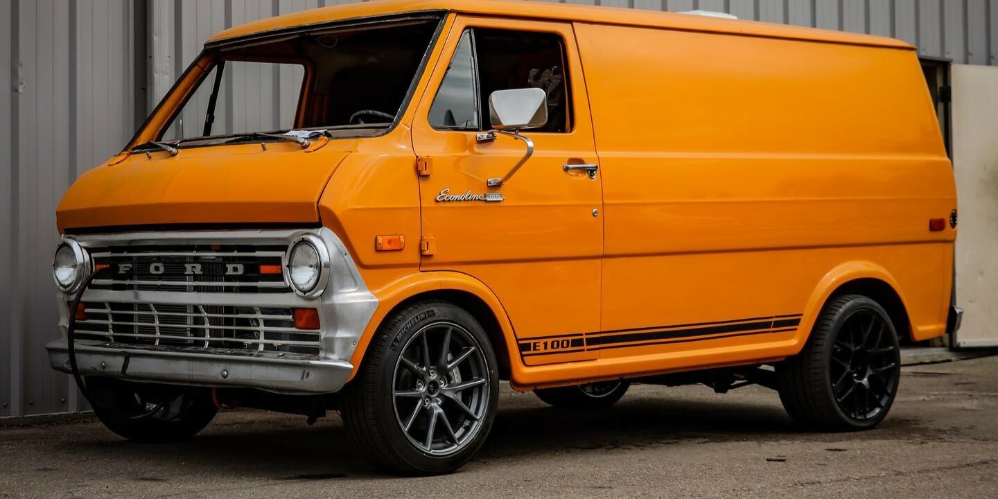 Je raadt nooit welke motor er in dit Ford-busje zit | AutoGids