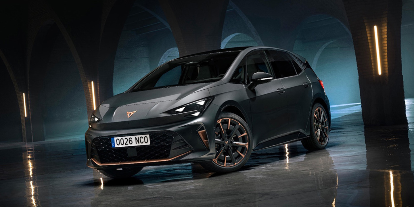 Dans l’attente de la nouvelle Raval : logo 3D éclairé pour la Cupra ...