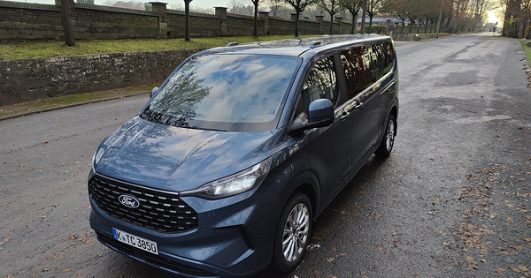Essai Ford Tourneo Custom (2024) : la fourgonnette devient monospace ...