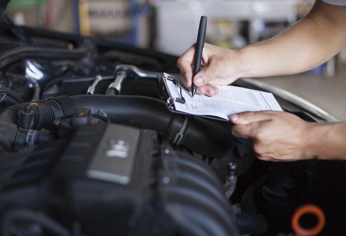 Welke signalen wijzen op een defecte motor? | AutoGids
